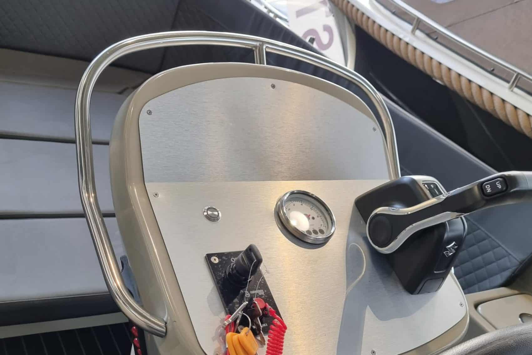 RVS railing op console [620-150eu] | Prins Watersport